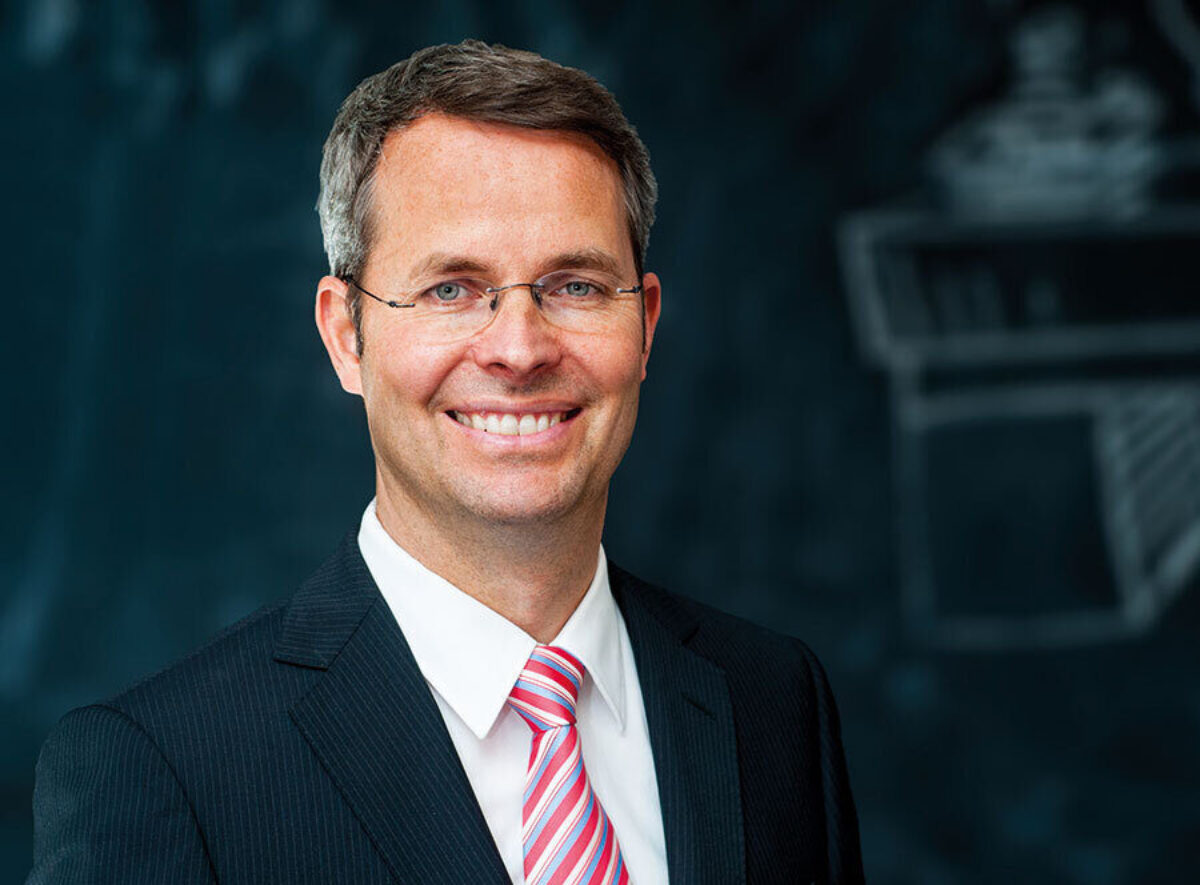 Meet your professors | Prof. Dr. Malte Brettel - RWTH Business School